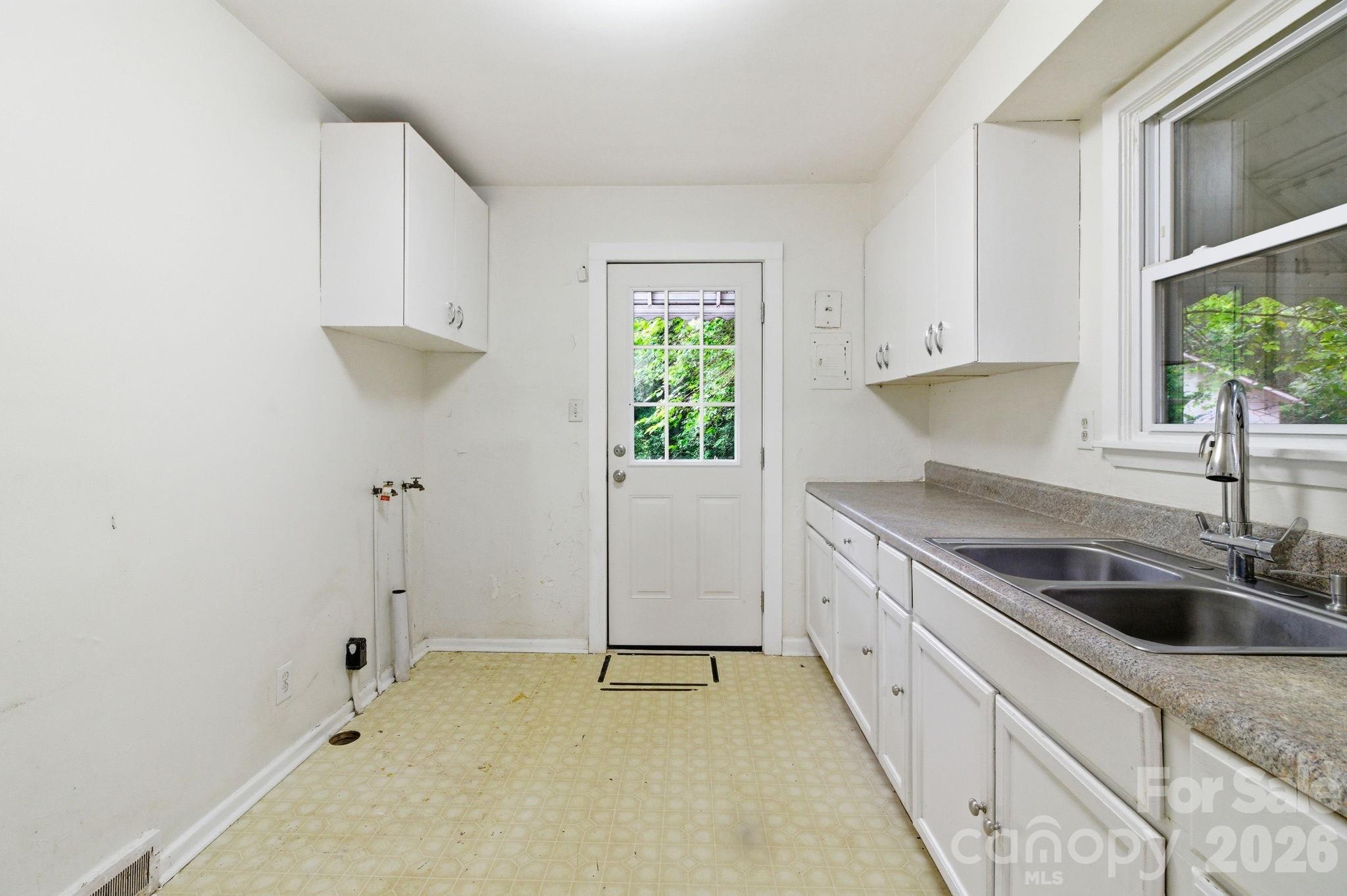 Photo 10 of 1909 Camp Greene Street, Charlotte, NC
