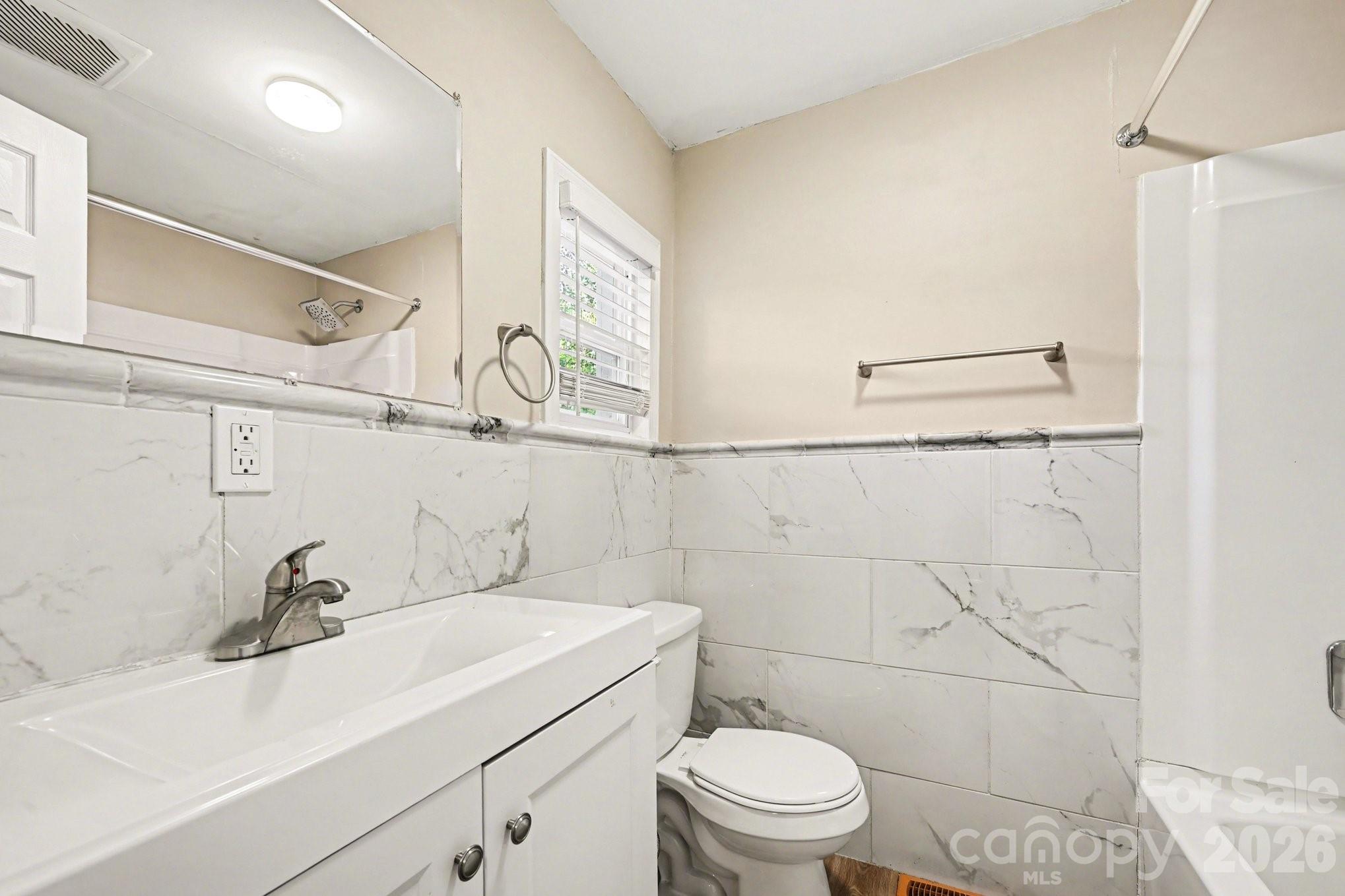 Photo 9 of 4726 Holbrook Drive, Charlotte, NC