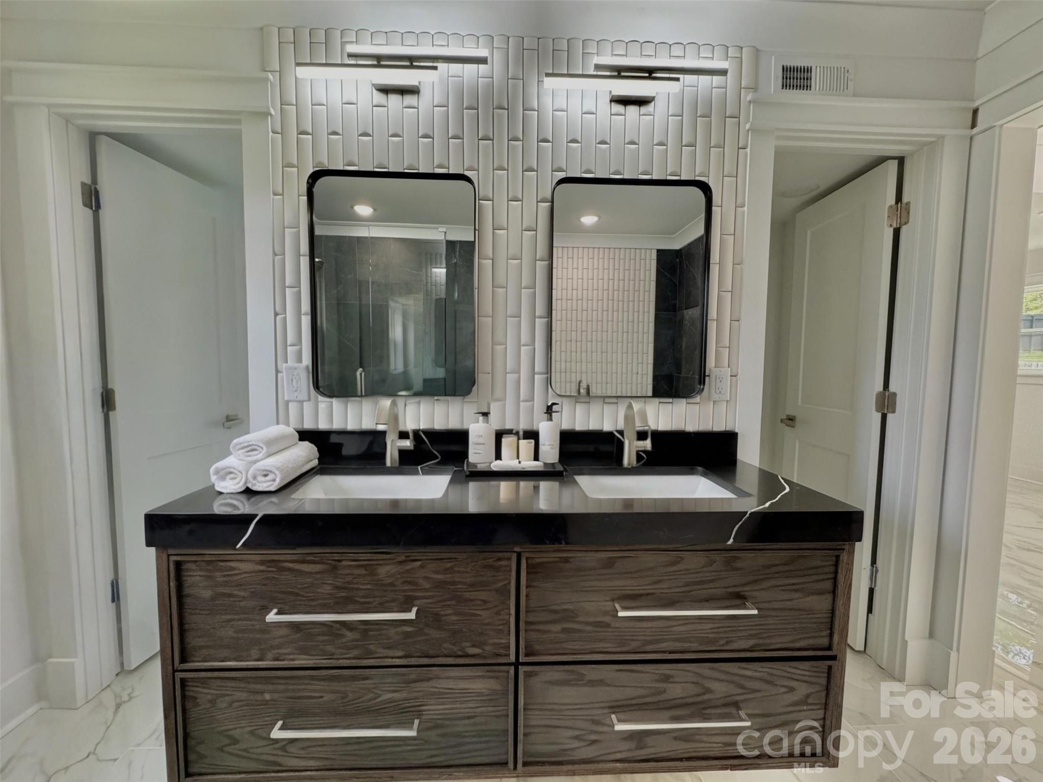 Home for sale at 5635 Ruth Drive, Charlotte, NC — photo 10 of 34