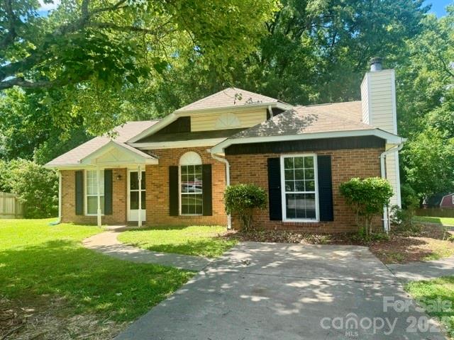 Home for sale at 8029 Glencannon Drive, Charlotte, NC — photo 4 of 7