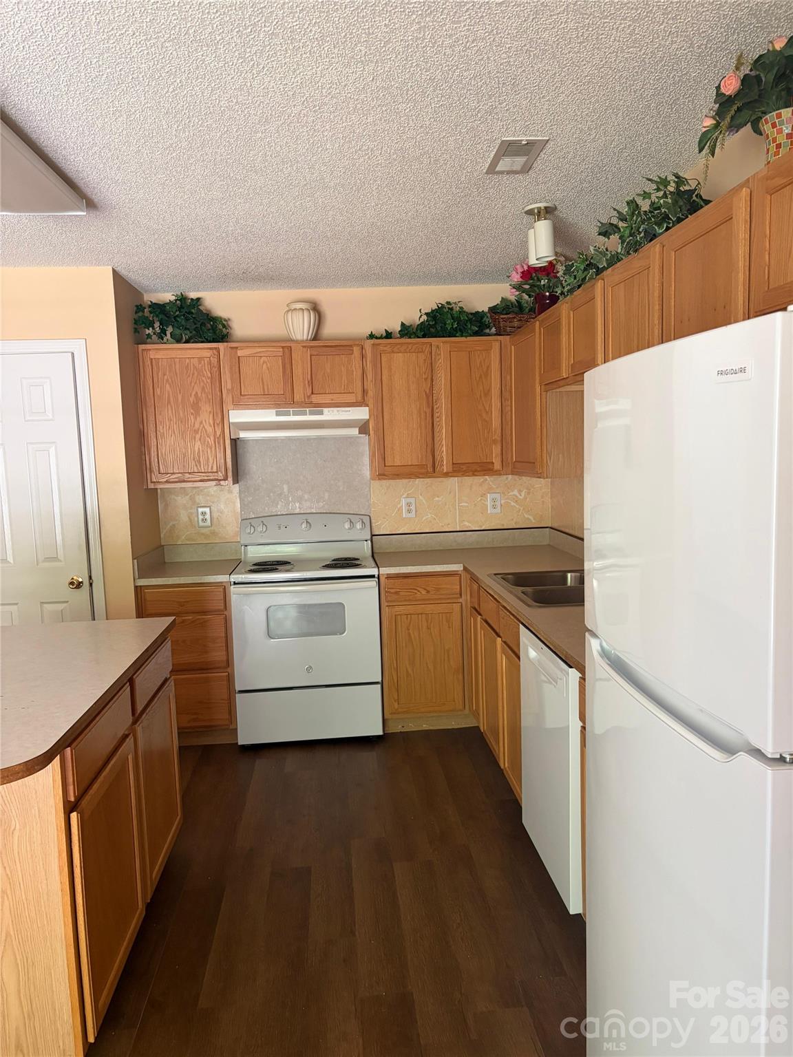8019 shiny Meadow Lane, Charlotte, NC - photo 4 of 18