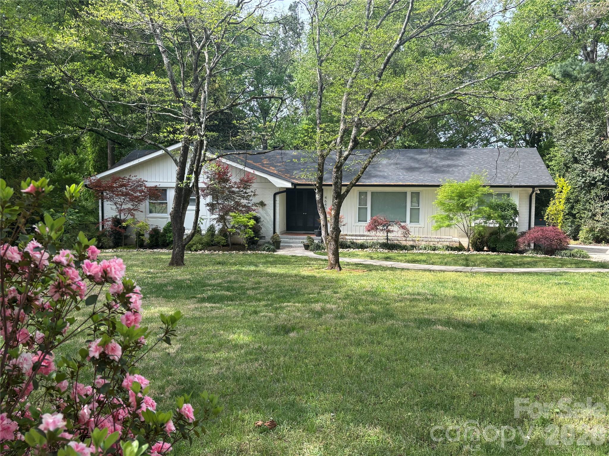Photo 2 of 4640 Town And Country Drive, Charlotte, NC