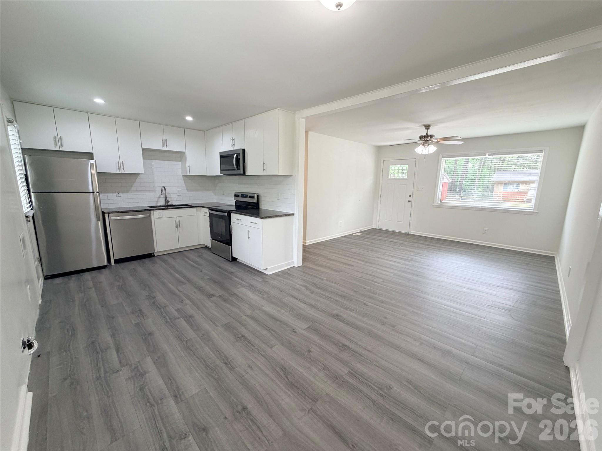 9209 Edgevale Drive, Charlotte, NC - photo 8 of 34