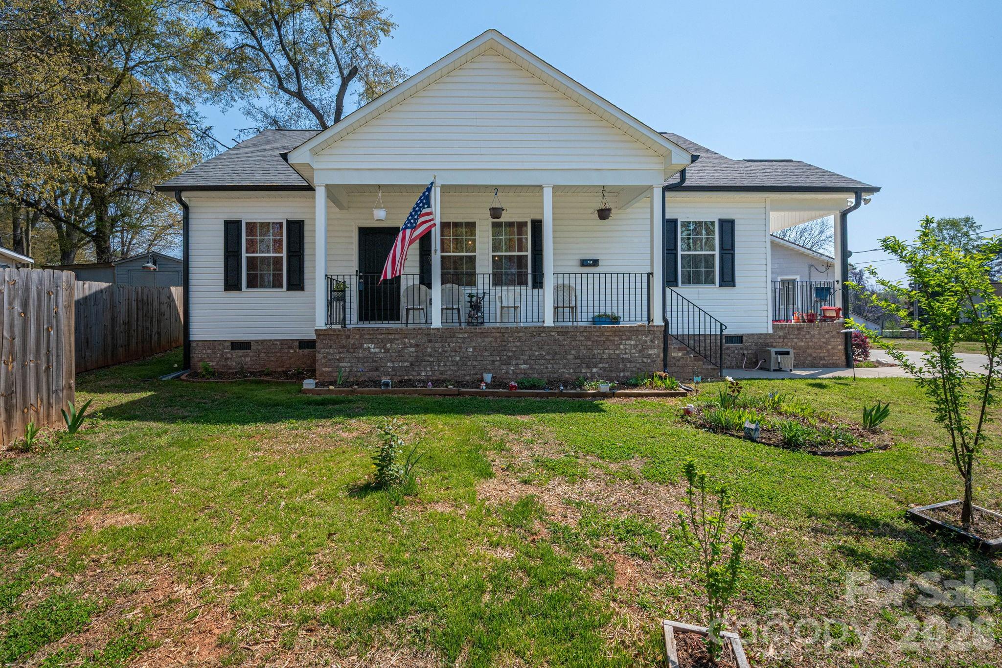 Photo 3 of 209 Wood Street, Mount Holly, NC