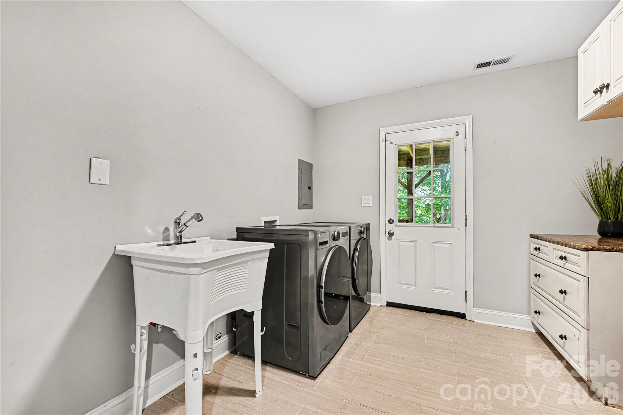 Photo 17 of 107 Condover Place, Charlotte, NC