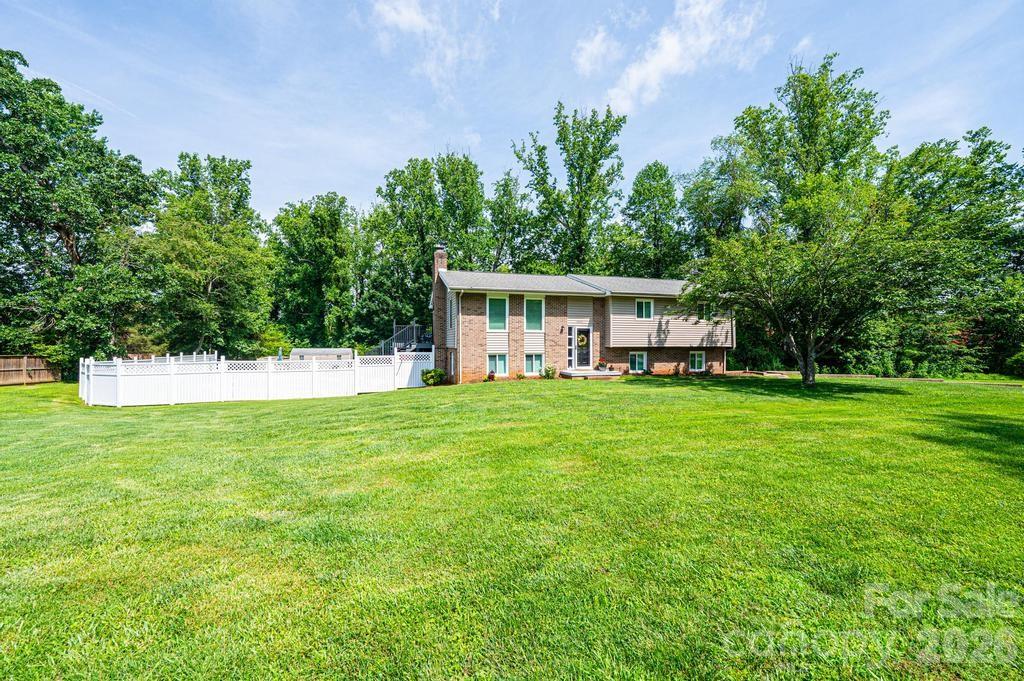 Photo 2 of 2651 31st Street Court NE, Hickory, NC