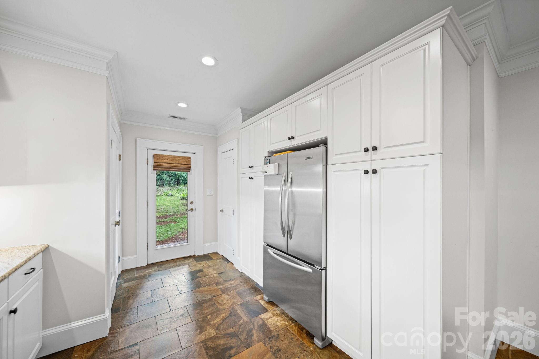 Photo 10 of 320 Westwood Avenue, Charlotte, NC