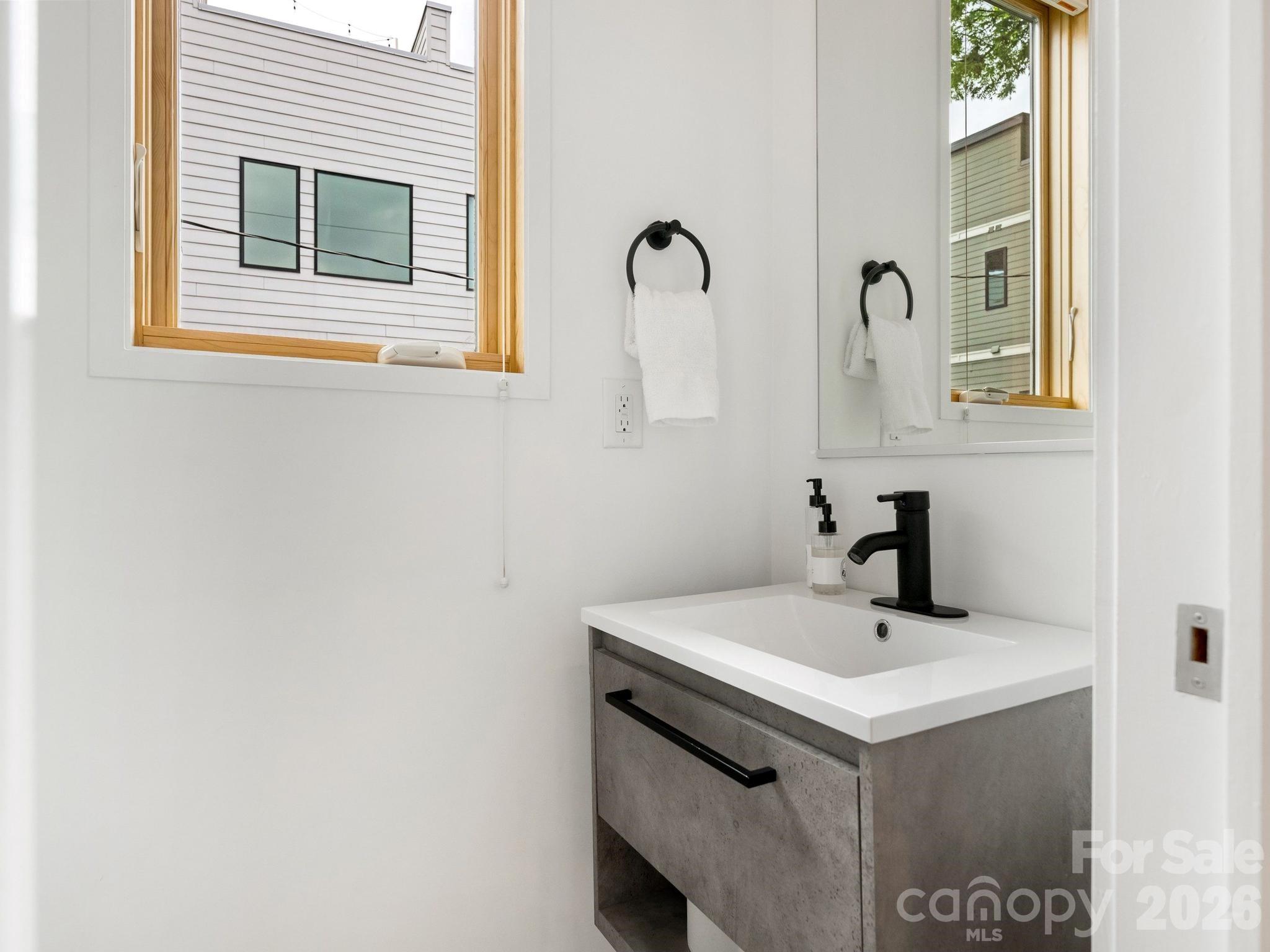 Photo 13 of 915 Westbrook Drive, Charlotte, NC