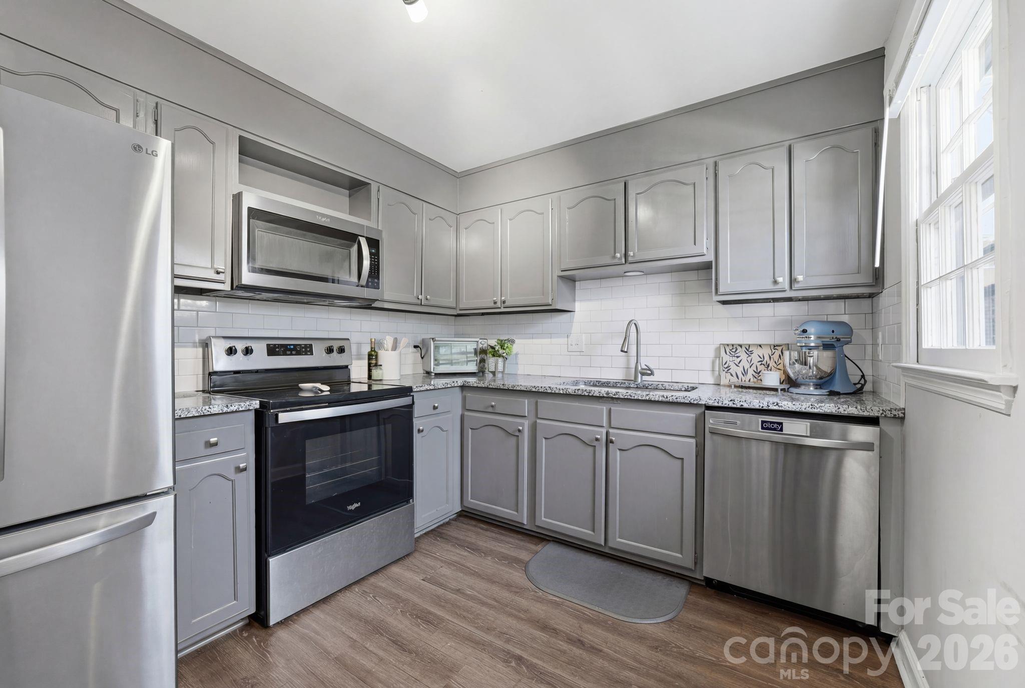 Photo 5 of 8033 Regent Park Lane, Charlotte, NC