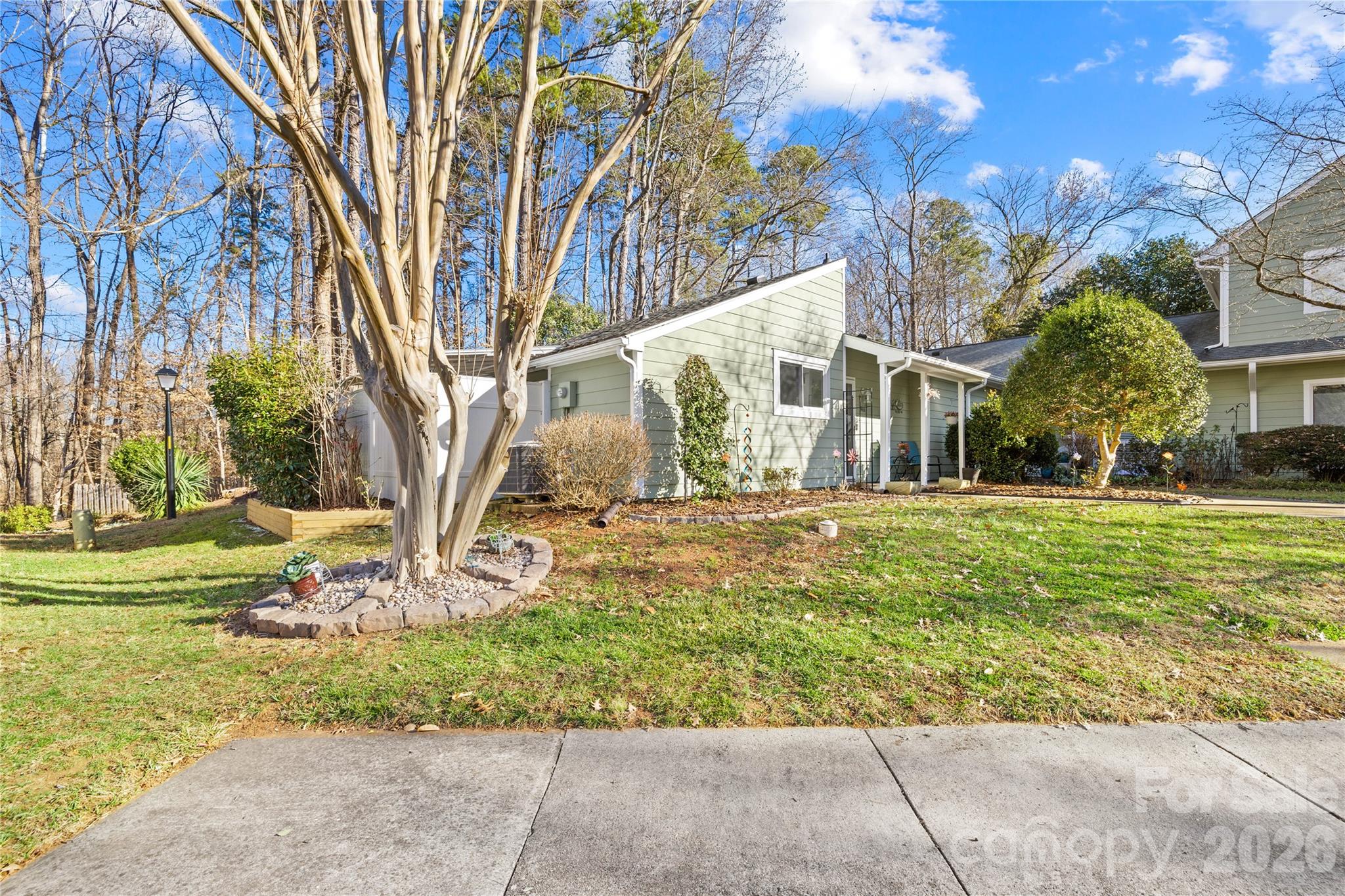 Photo 3 of 911 Sardis Cove Drive, Charlotte, NC