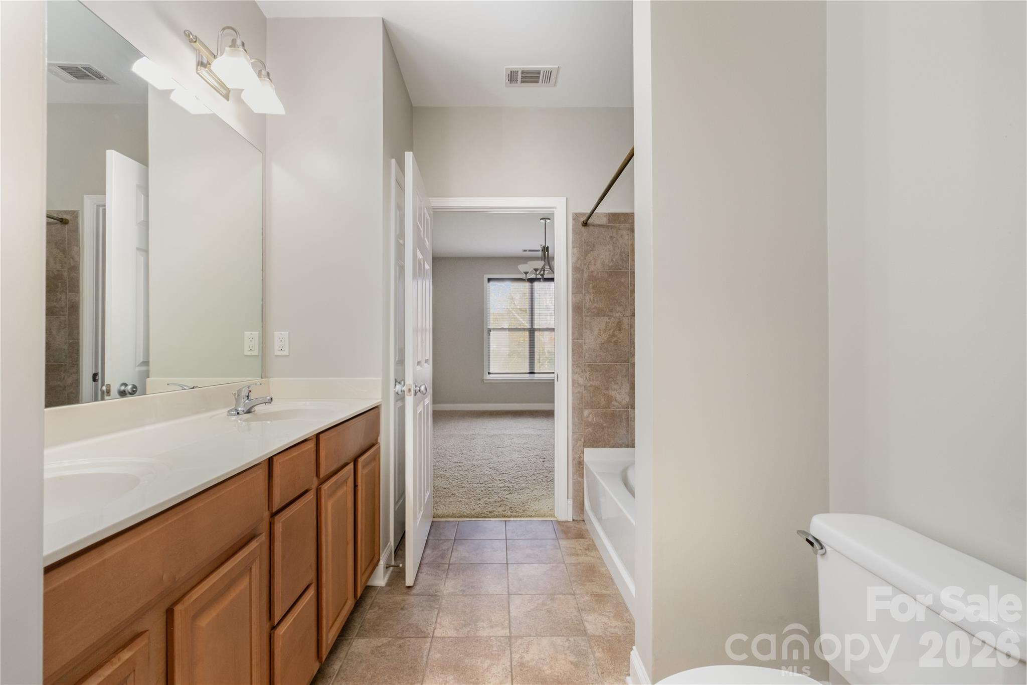 Photo 11 of 1000 E Woodlawn Road217, Charlotte, NC