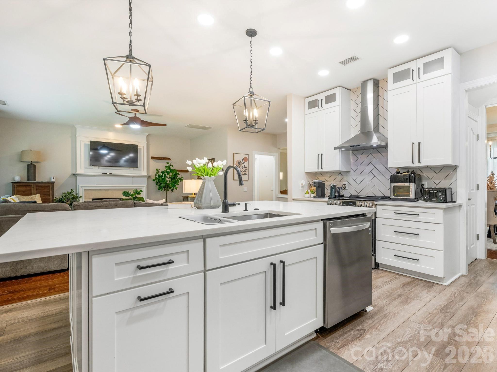 Photo 11 of 6807 Guinevere Drive, Charlotte, NC