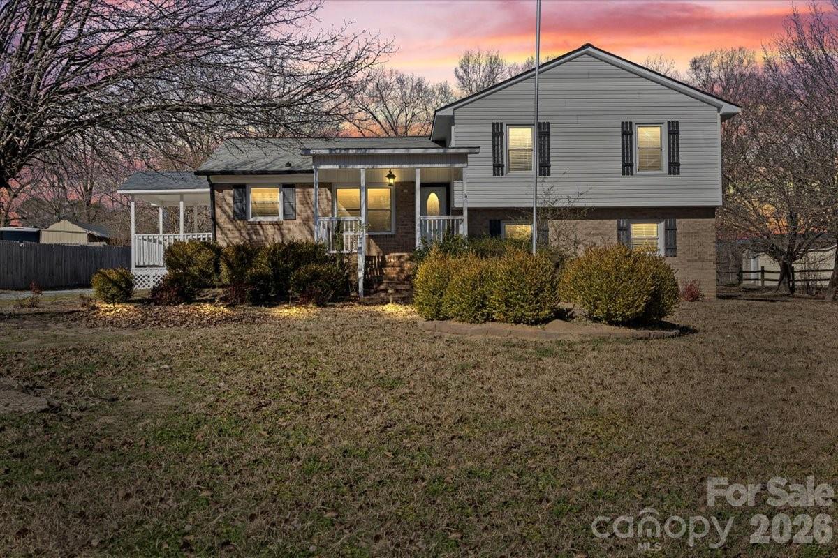 Exterior of 309 catawba Circle, Matthews, NC
