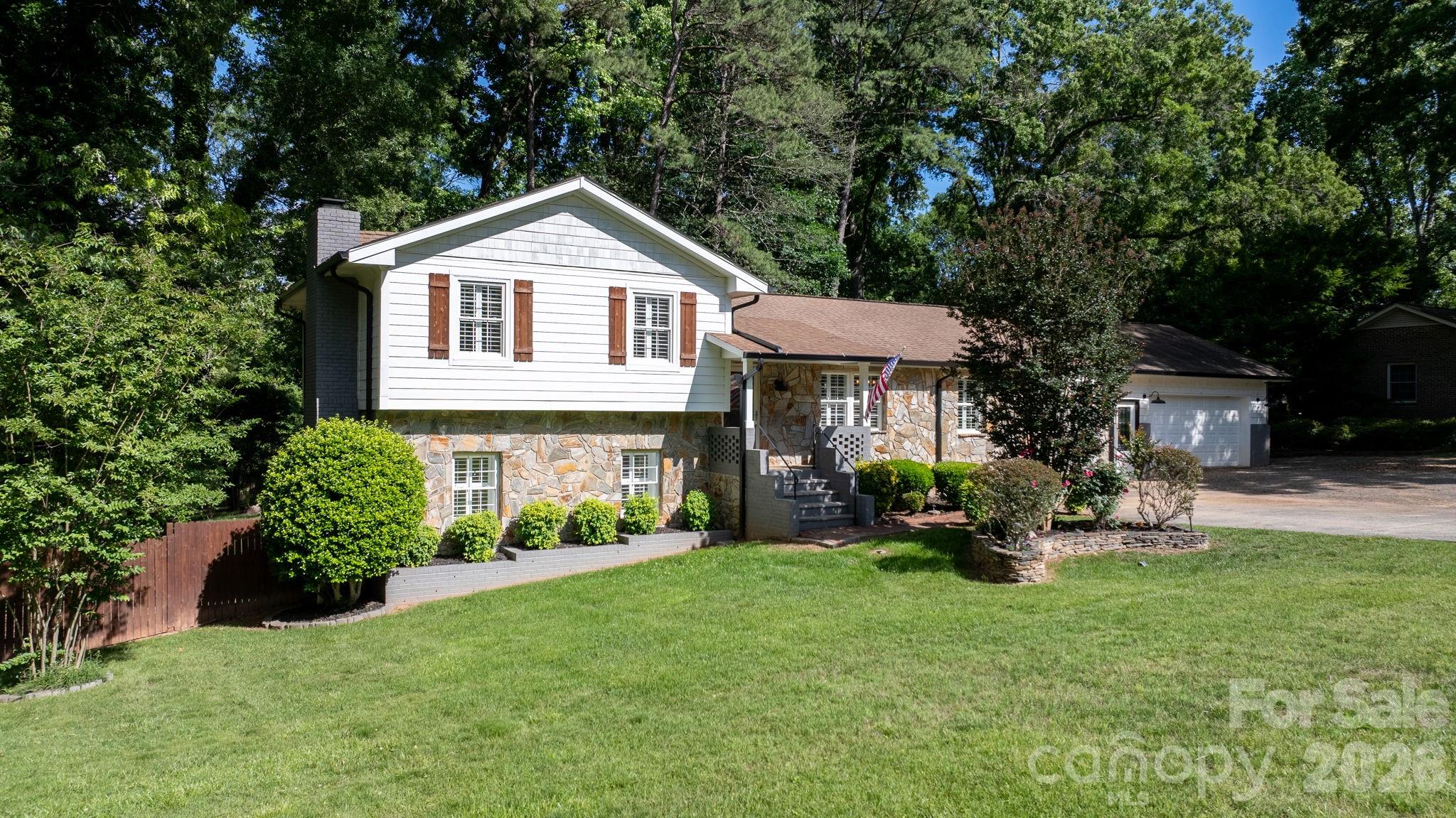 14214 Honeysuckle Ridge Drive, Matthews, NC