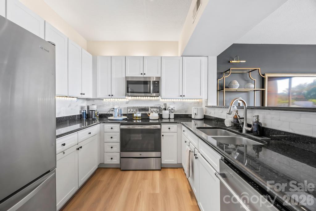 Photo 9 of 1315 East Boulevard719, Charlotte, NC
