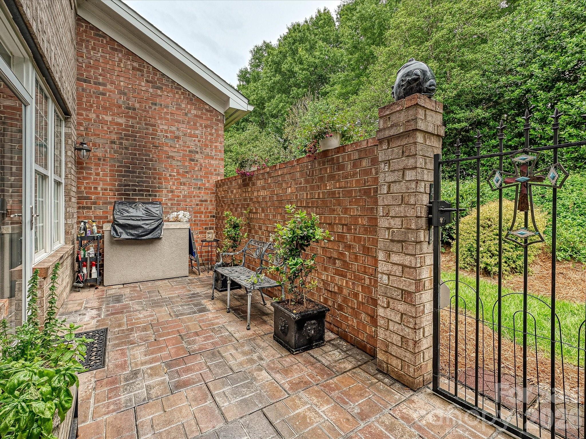 Photo 19 of 6309 Wakehurst Road, Charlotte, NC