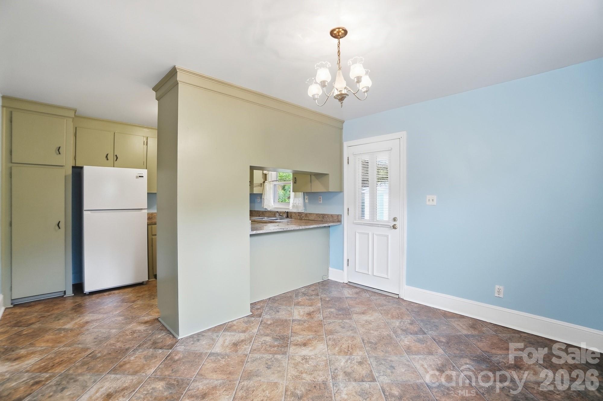 6239 Netherwood Drive, Charlotte, NC - photo 14 of 45
