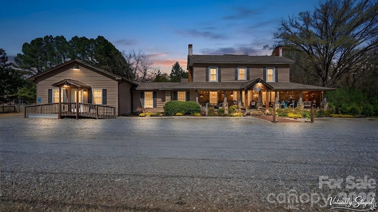 1307 Oakridge Farm Highway, Mooresville, NC