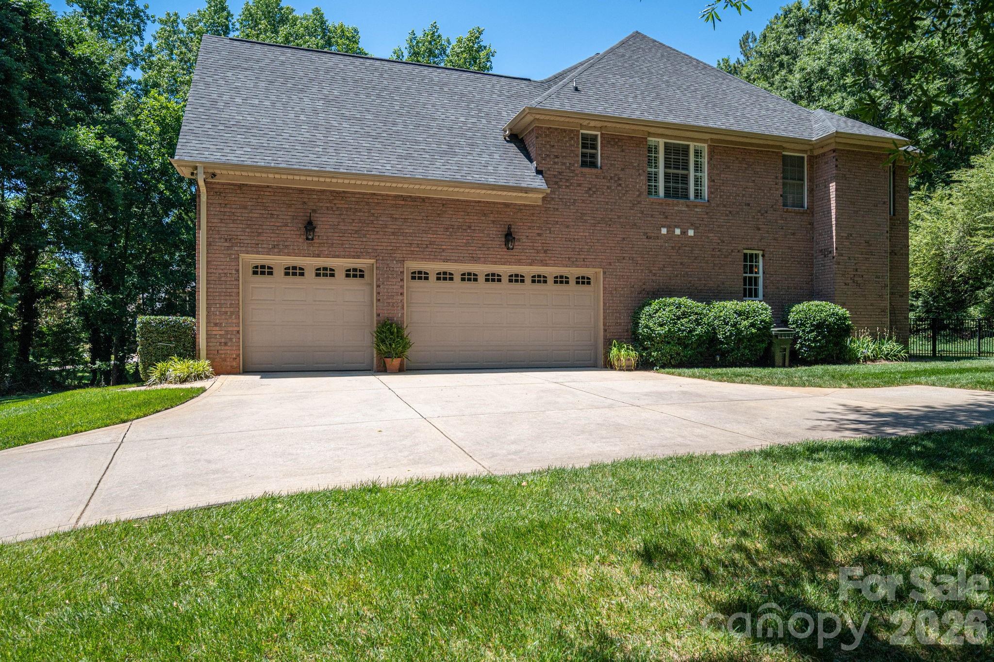 4608 Water Oak Drive, Lake Wylie, SC - photo 4 of 45