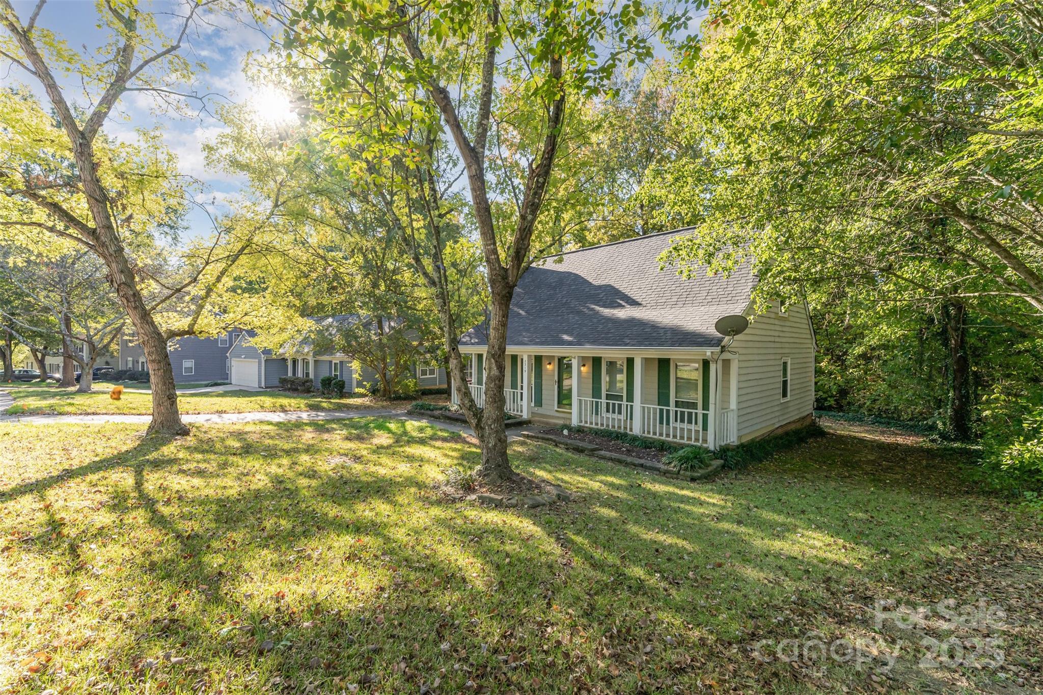 Photo 3 of 2319 Oak Leigh Drive, Charlotte, NC