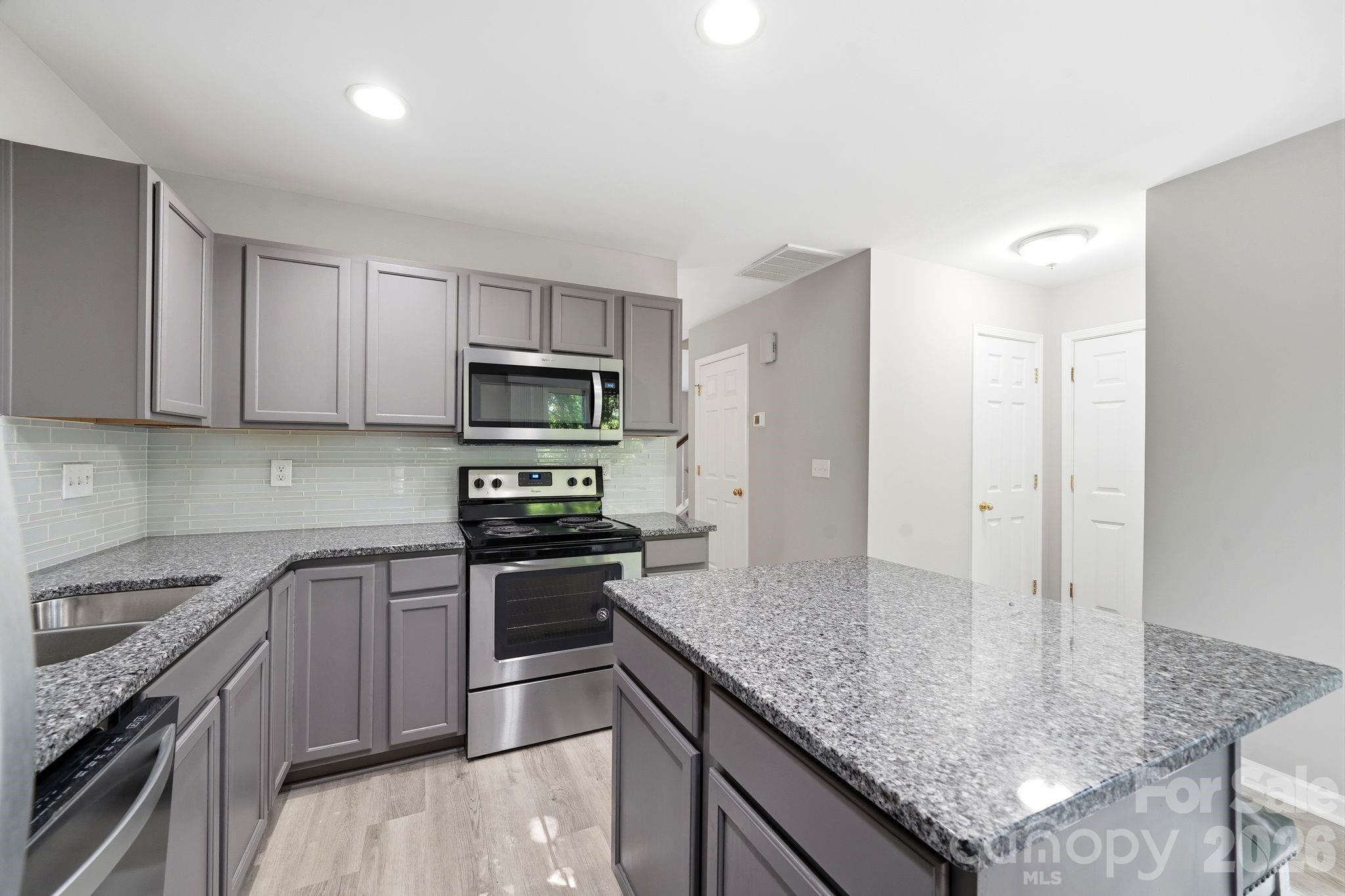 687 Rock Lake Glen, Fort Mill, SC - photo 12 of 36