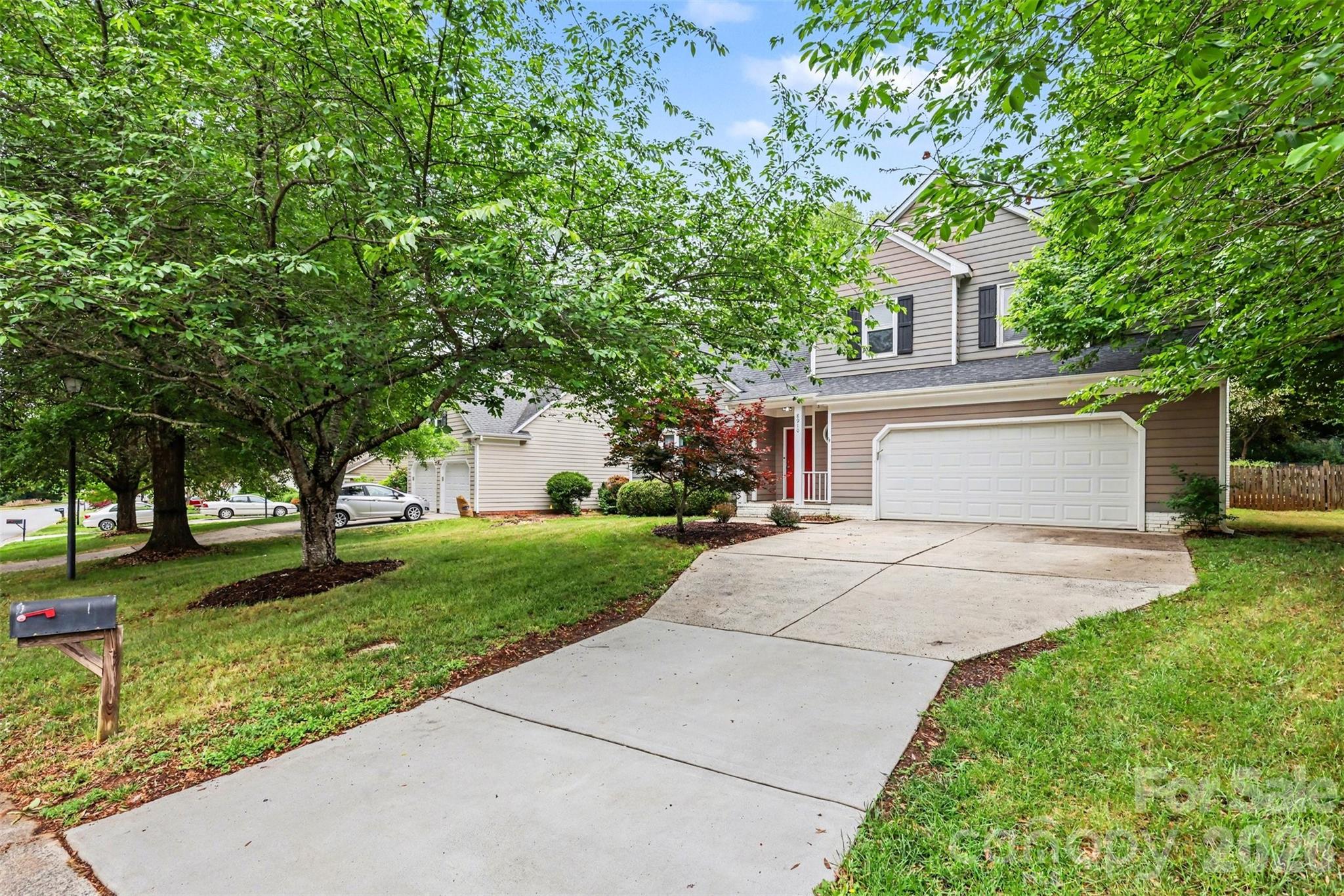 Photo 2 of 8910 Castlebay Drive, Charlotte, NC