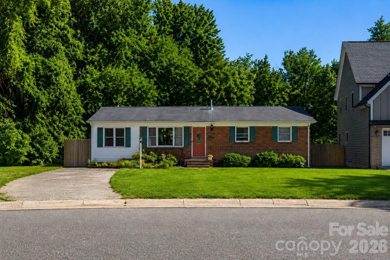 1122 Zion Court, Charlotte, NC - photo 2 of 19