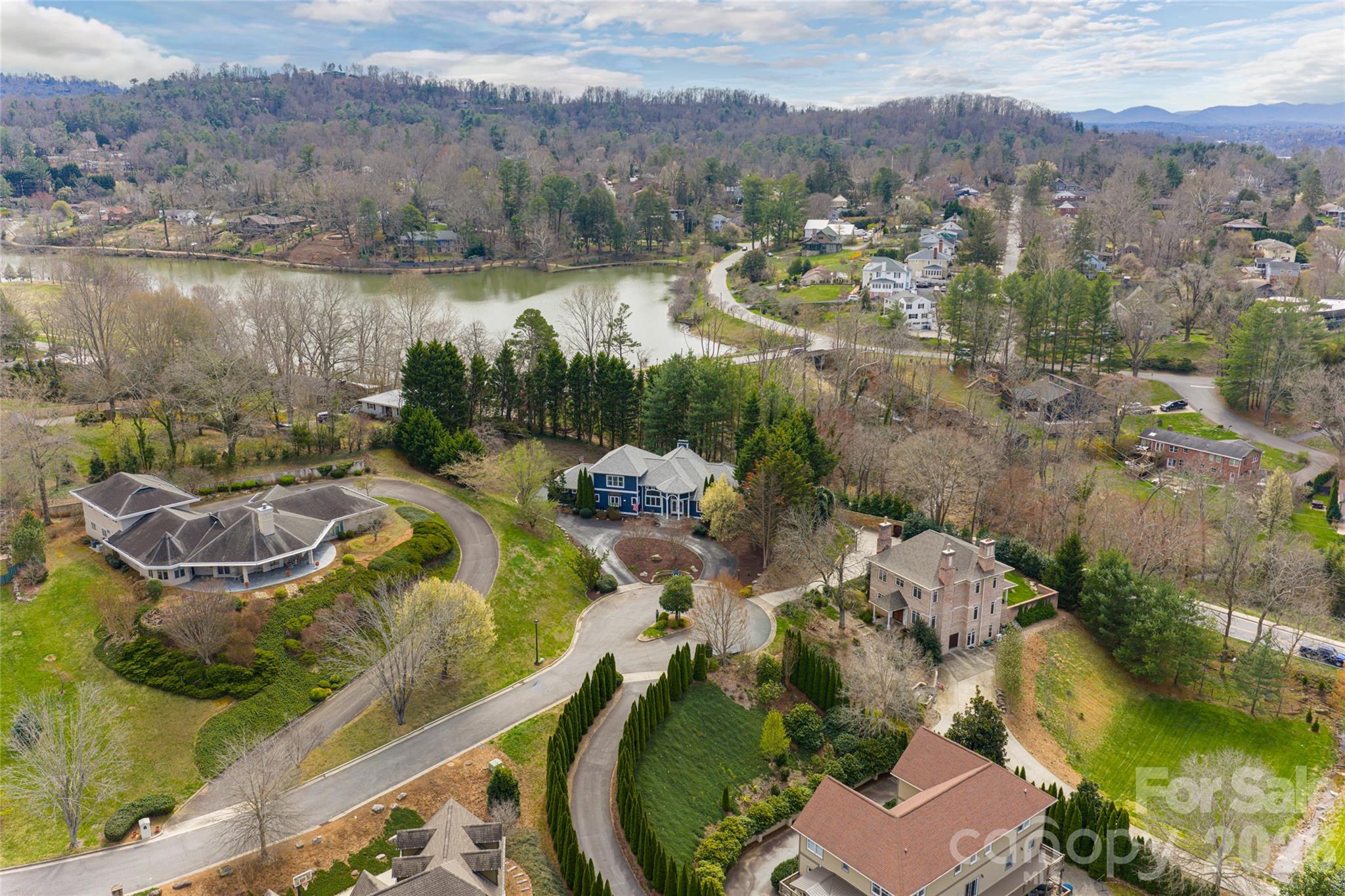 Photo 2 of 6 Oxford Court, Asheville, NC