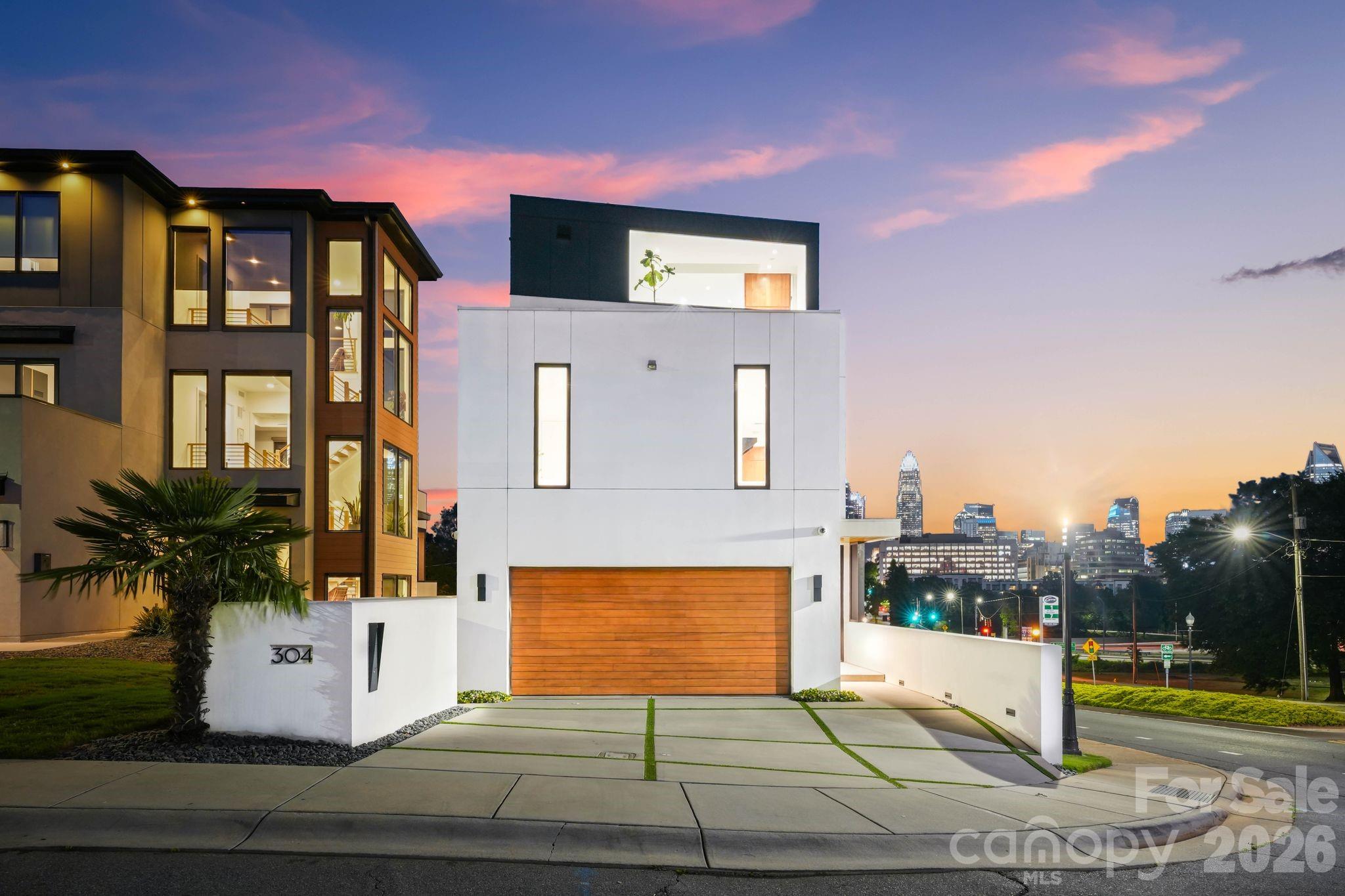 Photo 2 of 304 Frazier Avenue, Charlotte, NC