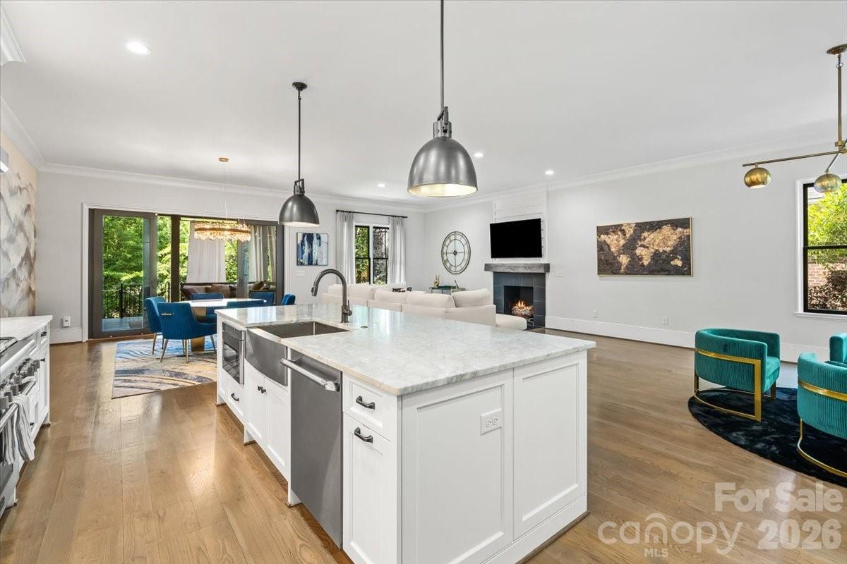 Photo 7 of 1160 S Kings Drive, Charlotte, NC