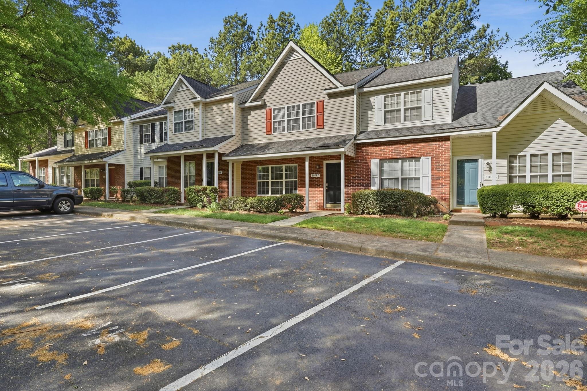 Photo 2 of 10142 Forest Landing Drive, Charlotte, NC