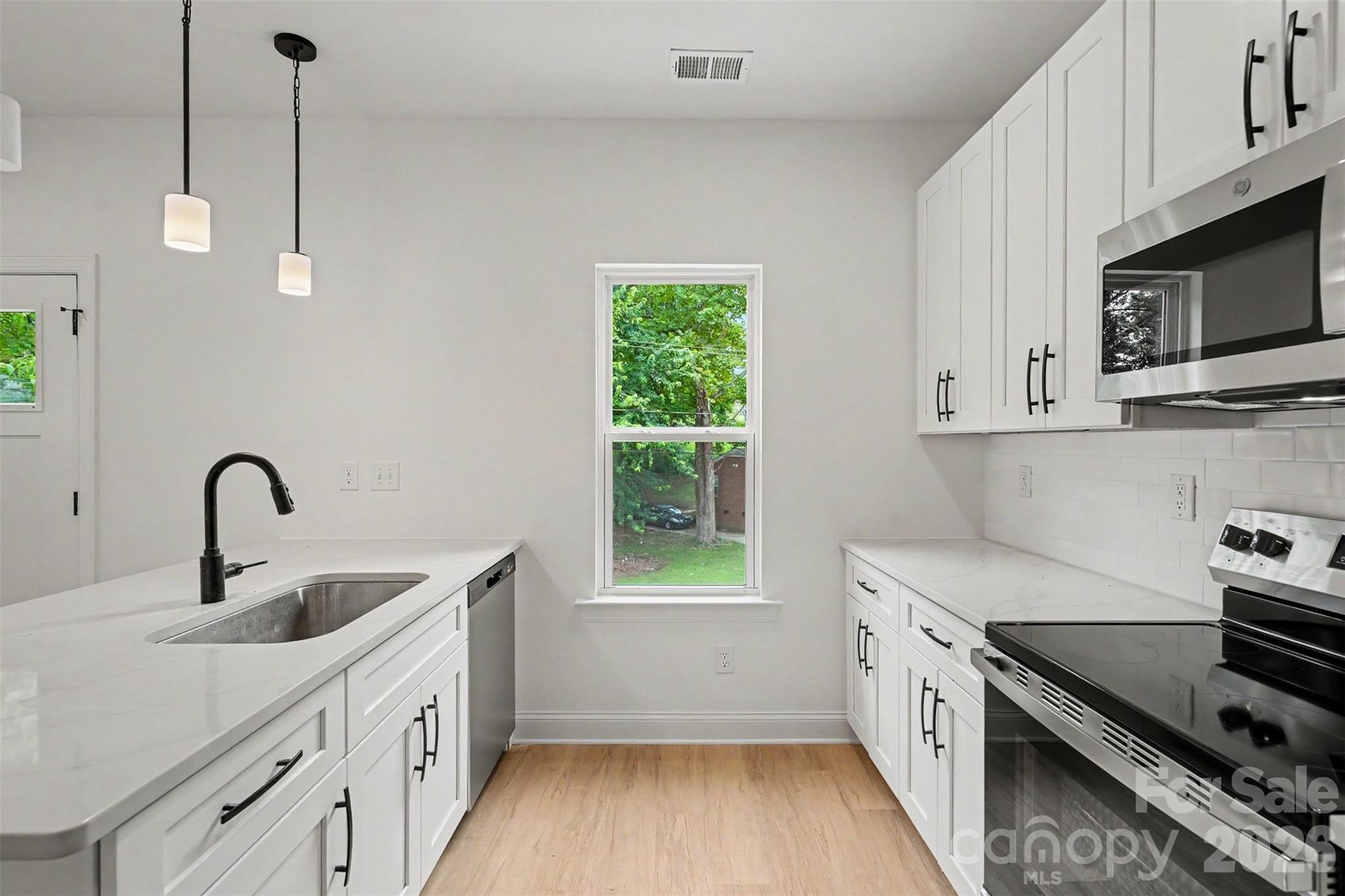 Home for sale at 327 Whispering Pines Drive, Charlotte, NC — photo 6 of 26