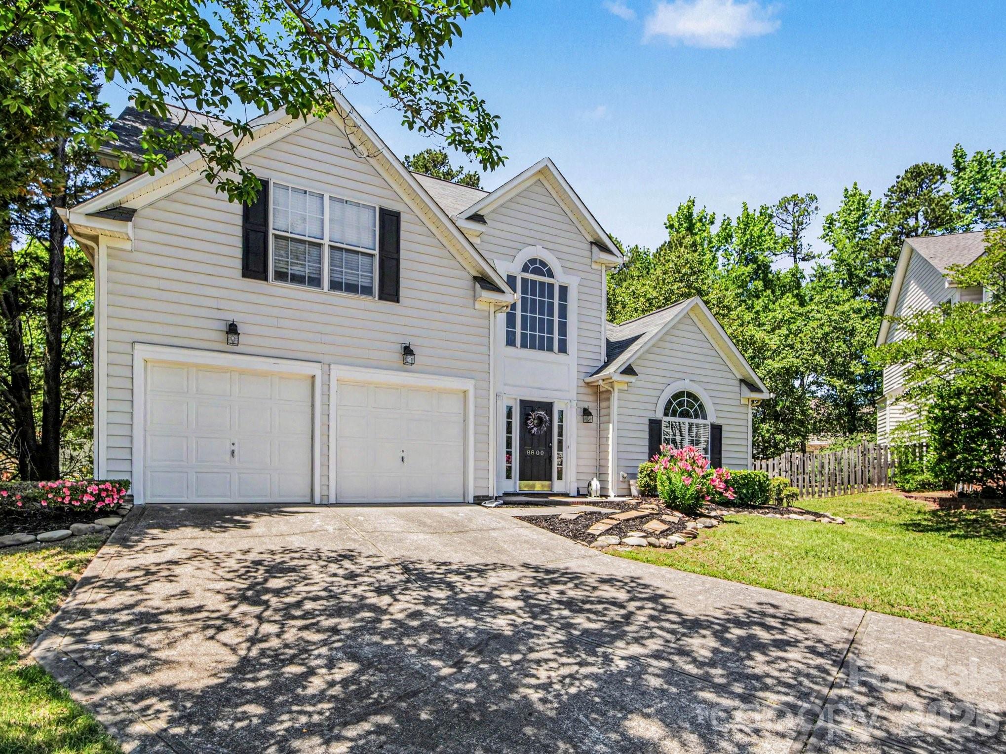Photo 3 of 8800 Cavonnier Lane, Charlotte, NC