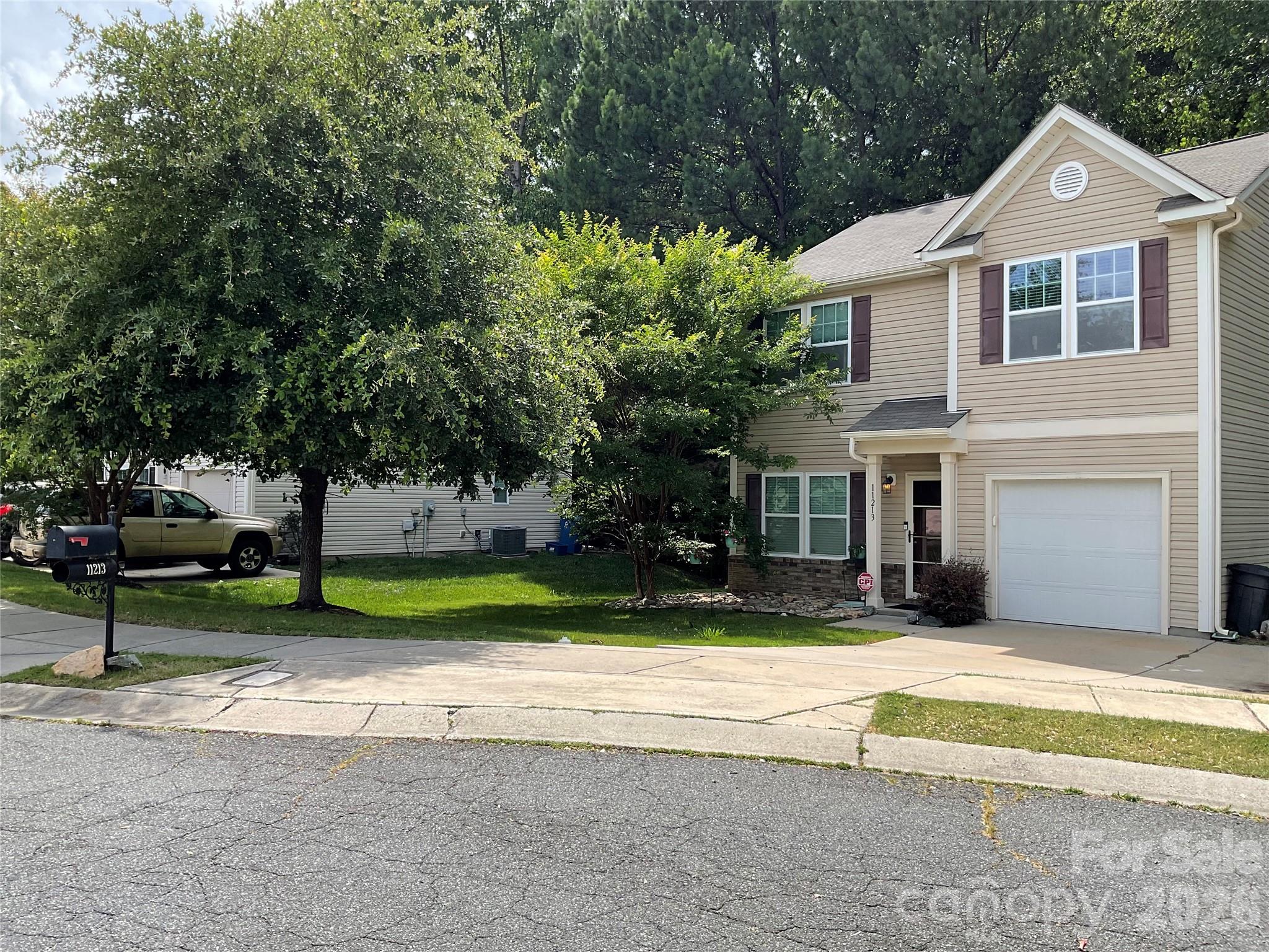 Home for sale at 11213 Deer Stand Court, Charlotte, NC — photo 3 of 35