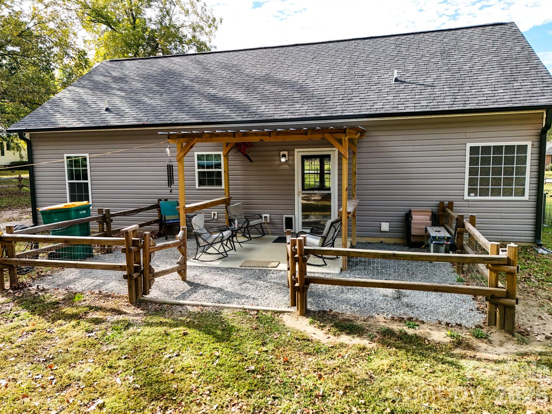 214 W Church Street, Jefferson, SC - photo 8 of 39