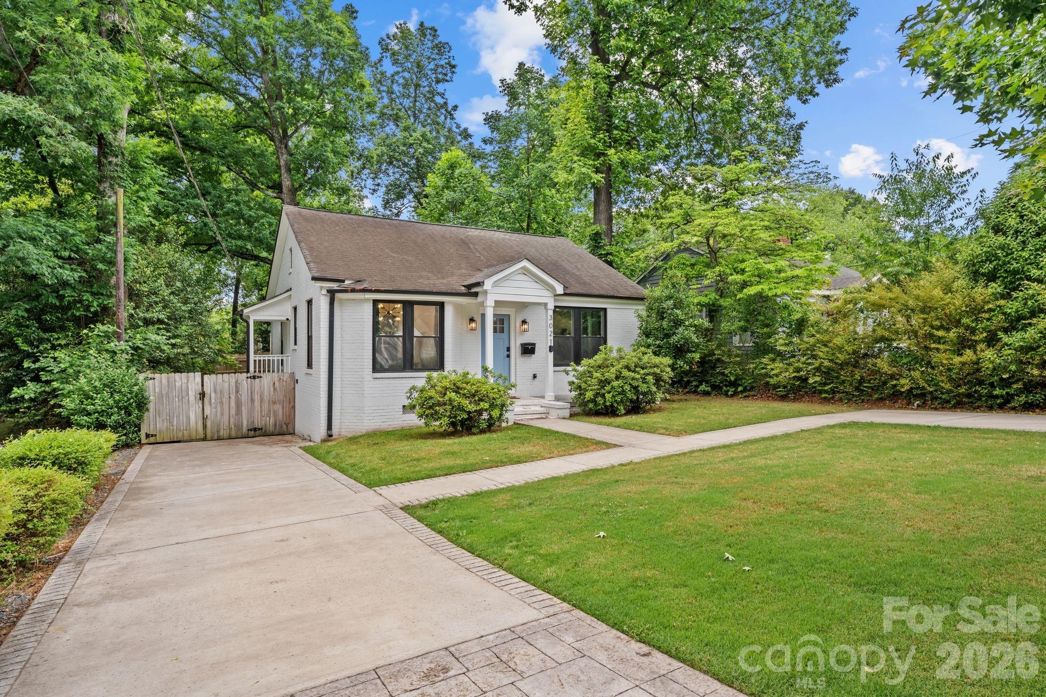 3021 Dogwood Avenue, Charlotte, NC - photo 1 of 19