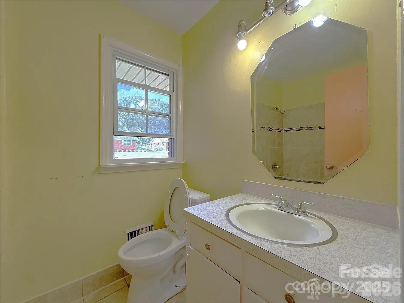 Home for sale at 3220 Wiseman Drive, Charlotte, NC — photo 7 of 19