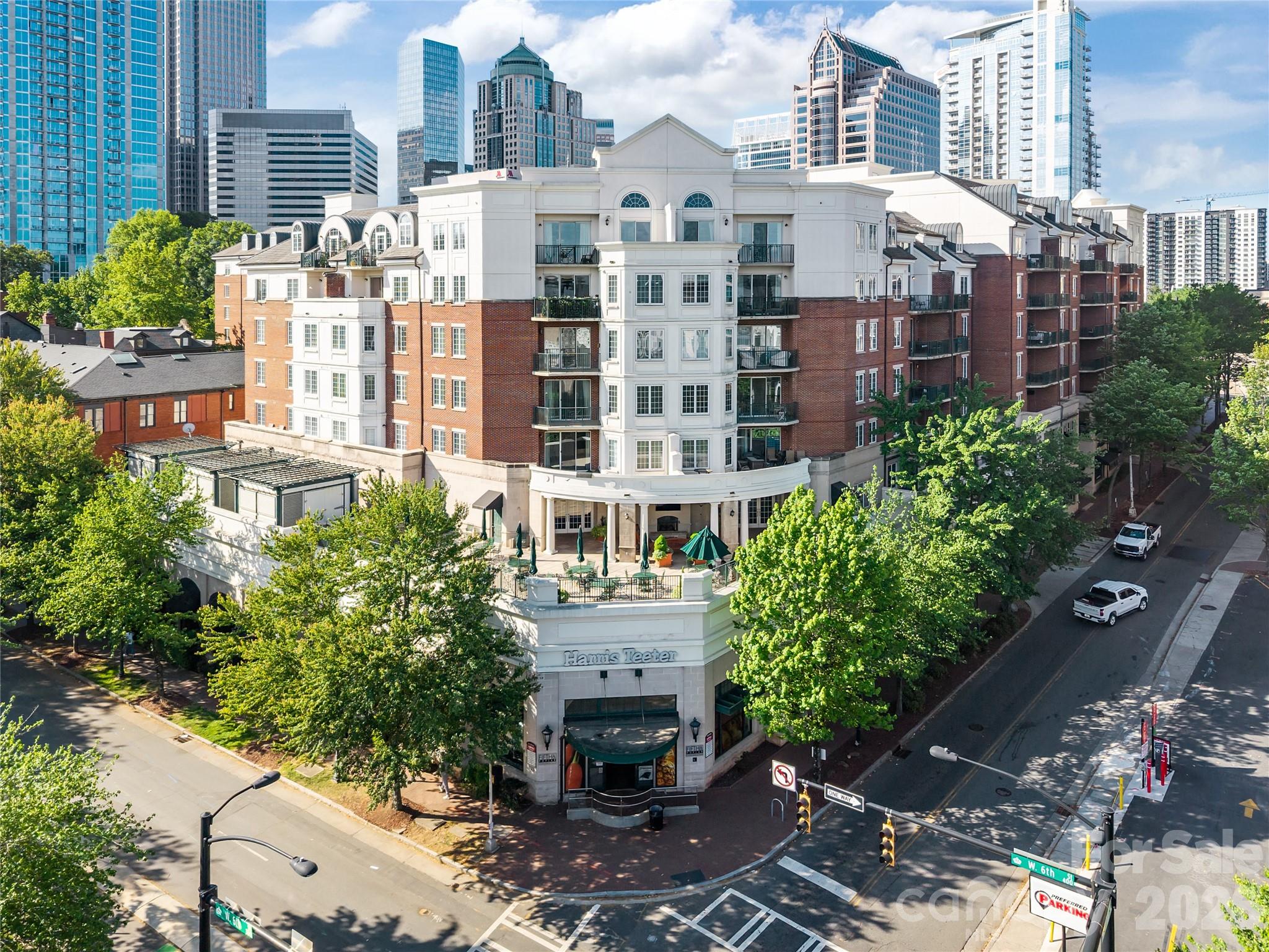 Photo 2 of 300 W 5th Street809, Charlotte, NC
