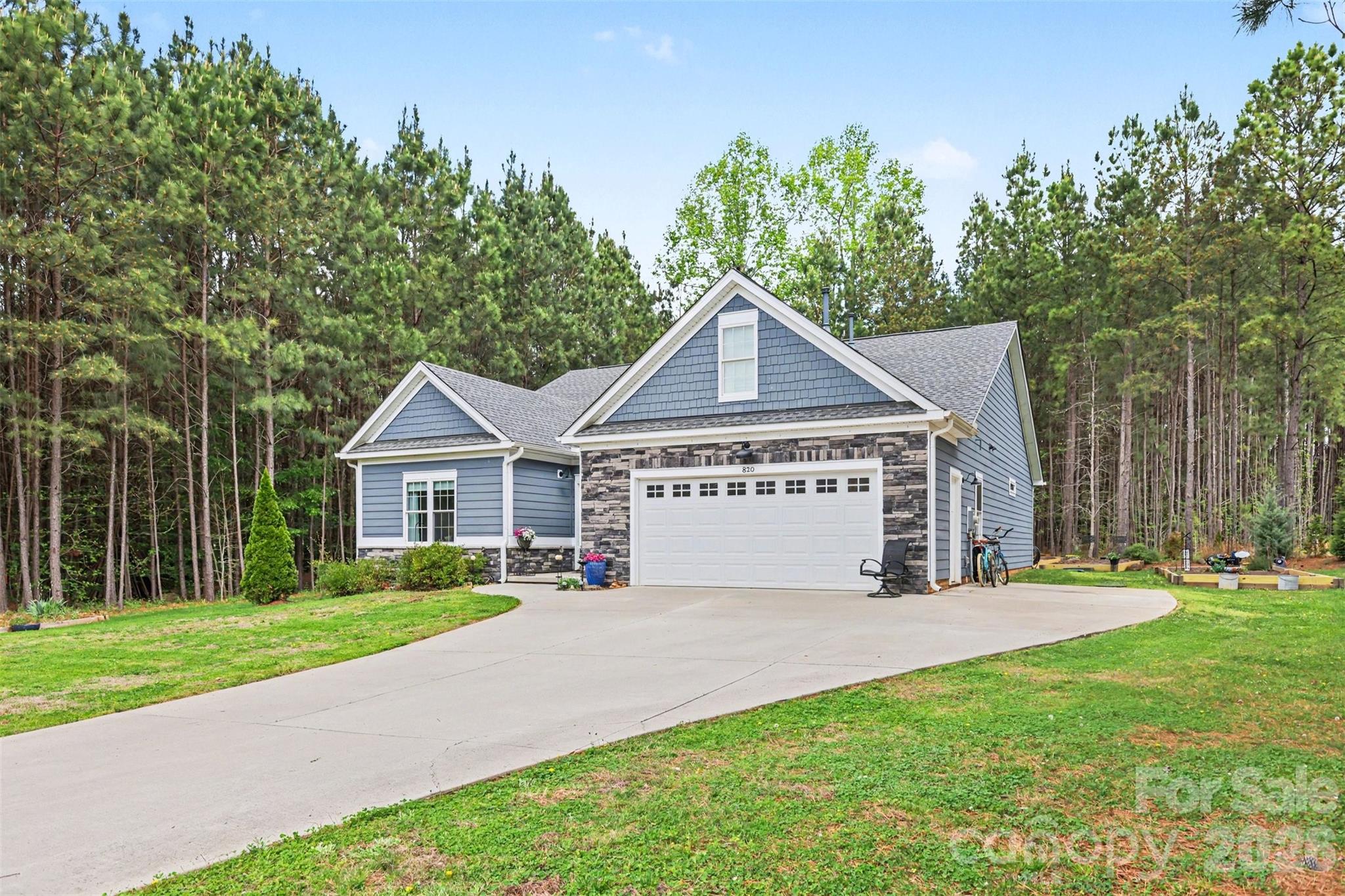 Photo 3 of 820 Sunset Pointe Drive, Salisbury, NC