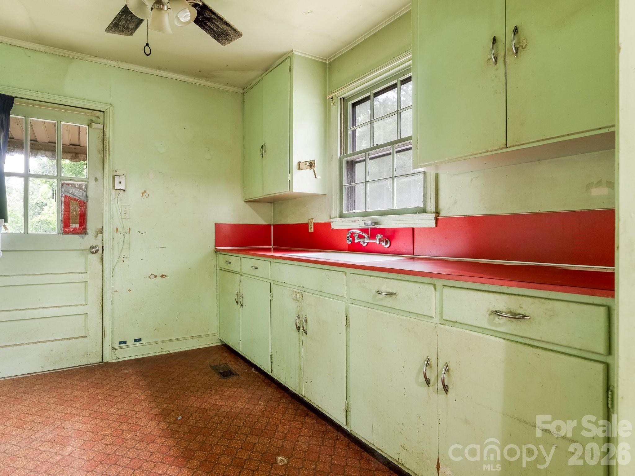 Photo 6 of 1525 Herrin Avenue, Charlotte, NC