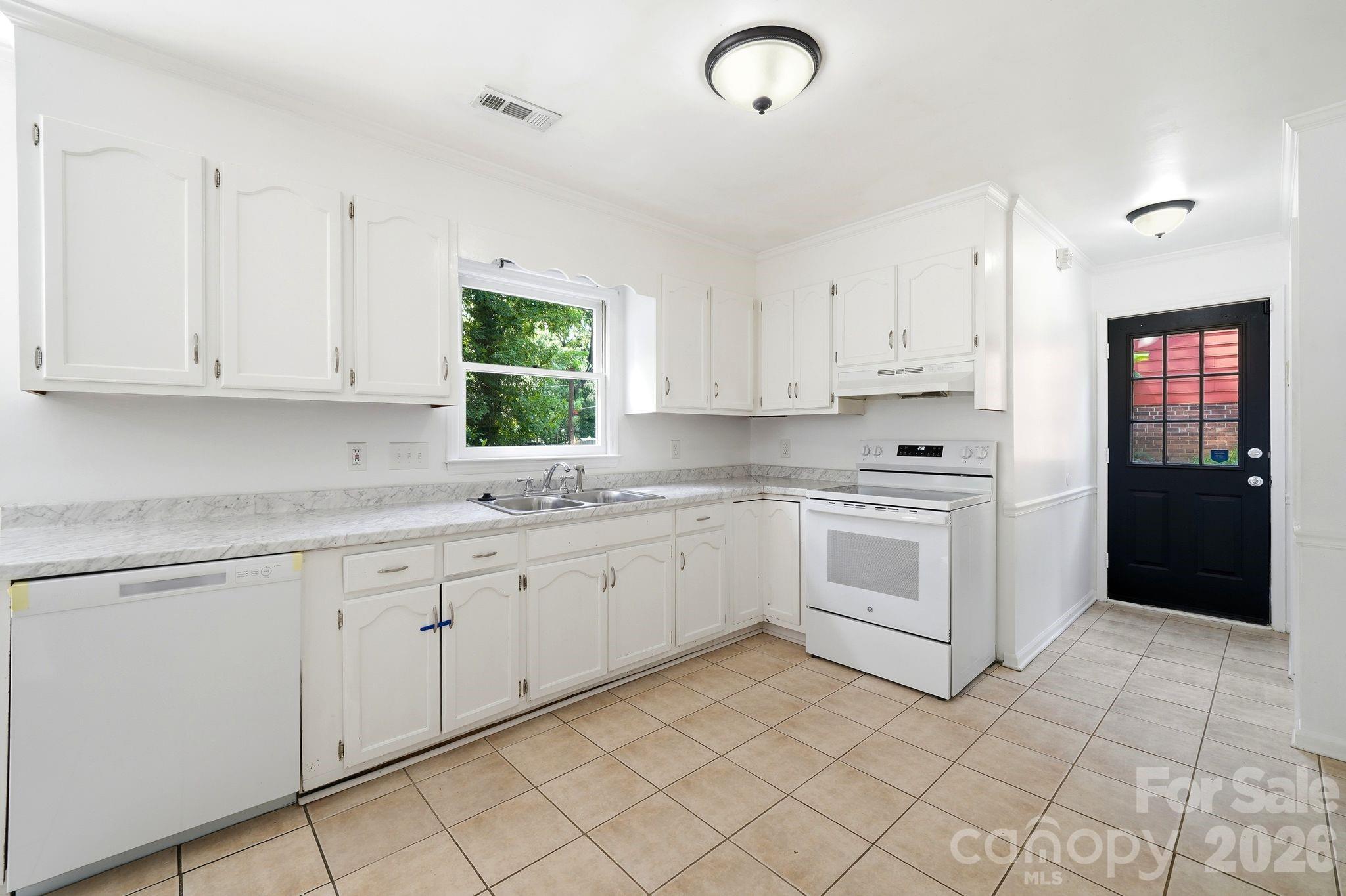 Photo 12 of 2819 Royal Ridge Lane, Charlotte, NC