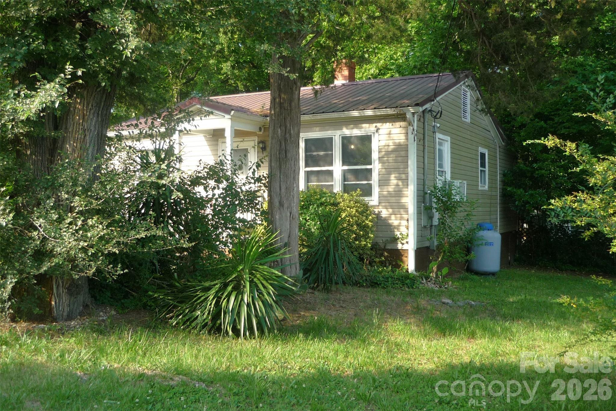 407 N Pear Street, Gastonia, NC - photo 3 of 34