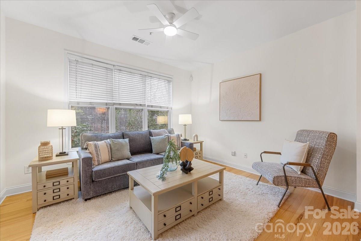 Photo 8 of 1000 E Woodlawn Road118, Charlotte, NC
