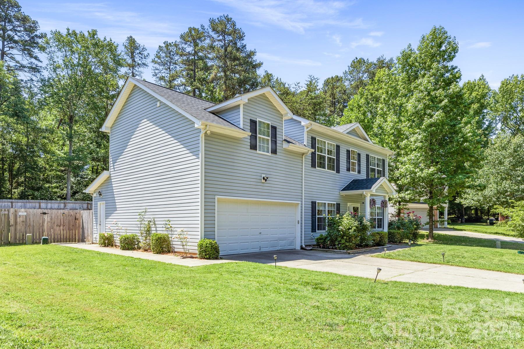Photo 4 of 4816 Delprado Circle, Charlotte, NC