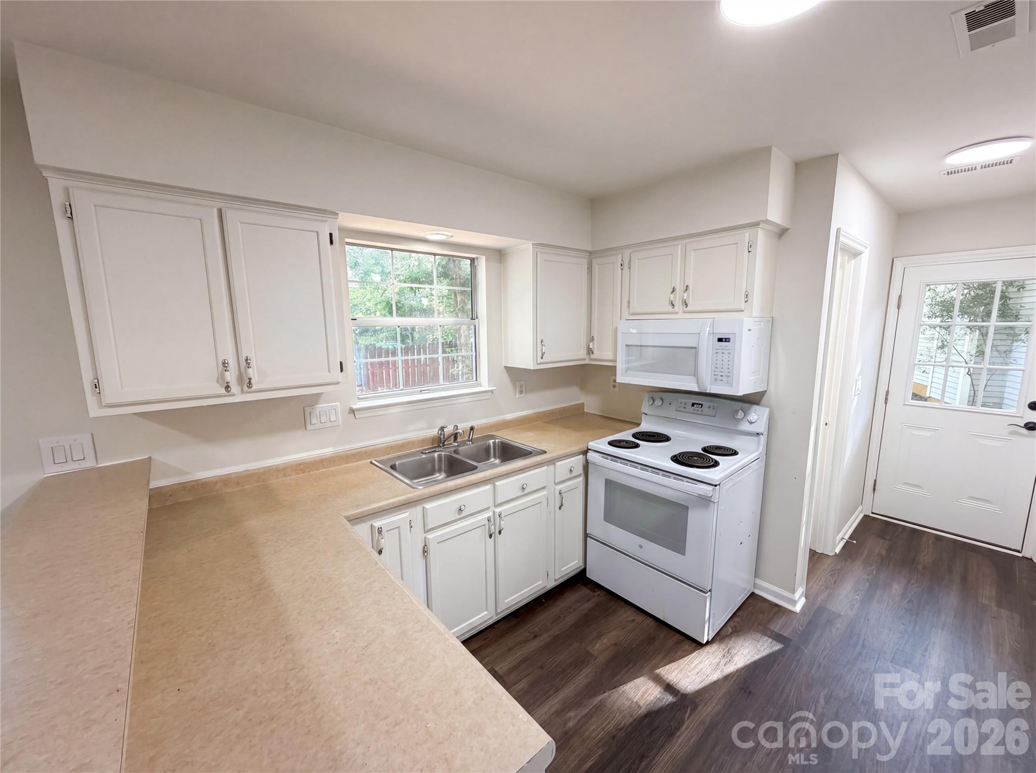 Photo 2 of 4720 Topsail Court, Charlotte, NC