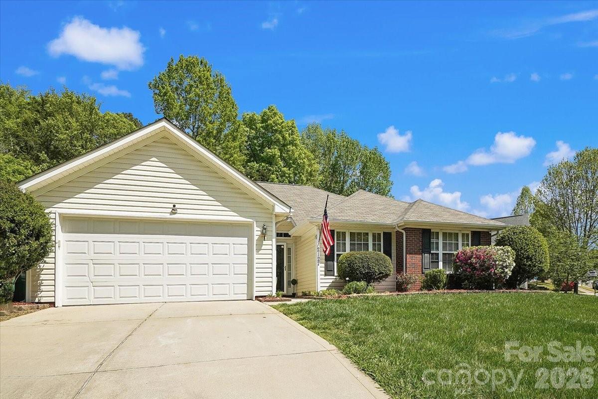 2127 Candlelight Woods Drive, Matthews, NC