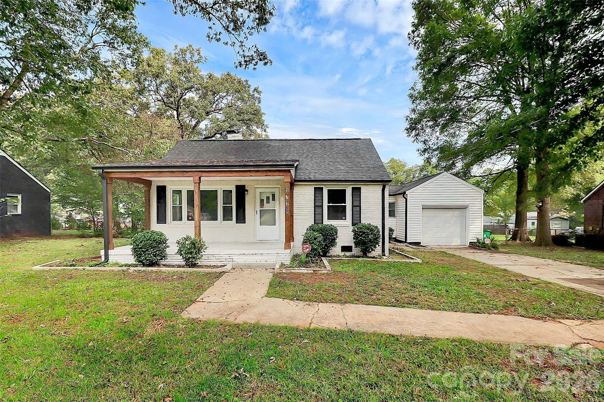 Photo 4 of 5726 Oak Drive, Charlotte, NC
