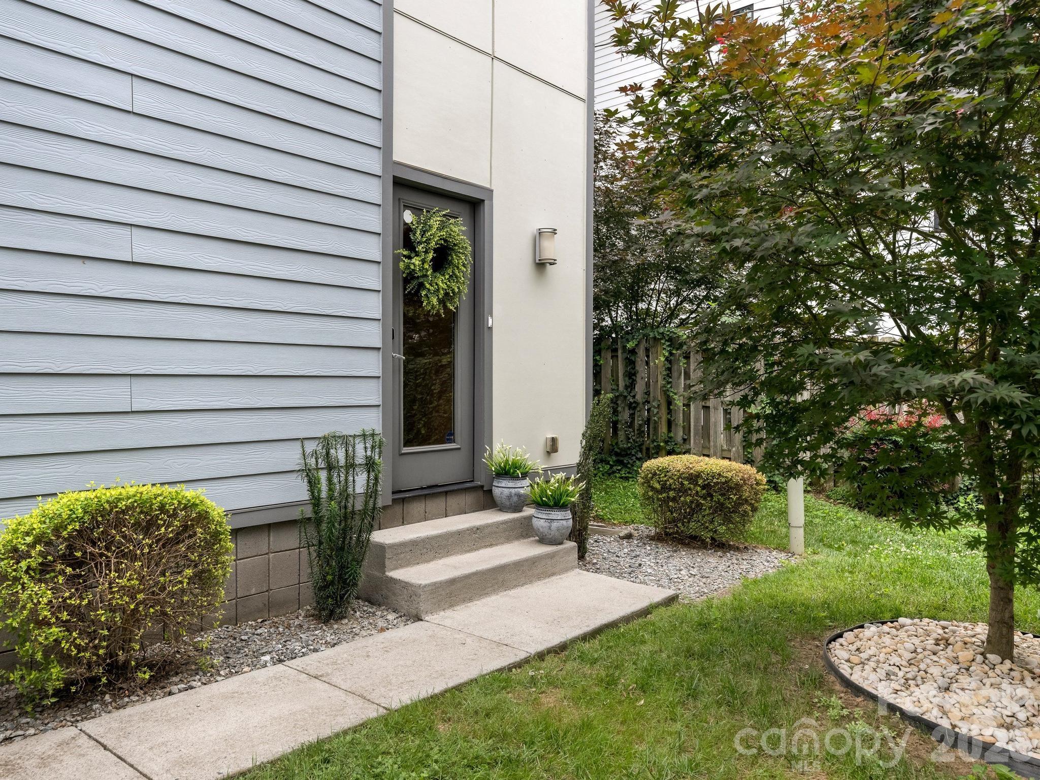 Photo 2 of 915 Westbrook Drive, Charlotte, NC