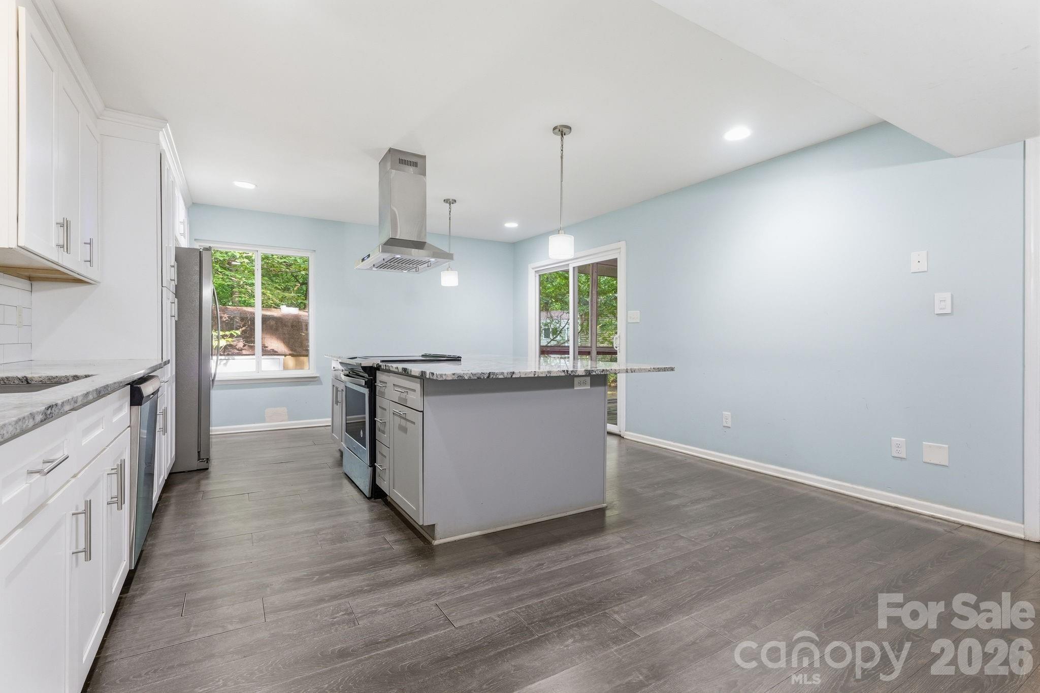 Home for sale at 7401 Park Vista Circle, Charlotte, NC — photo 6 of 33
