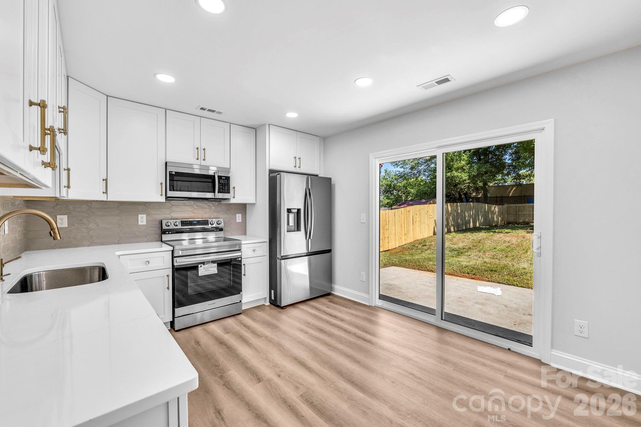 1426 Fontana Avenue, Charlotte, NC - photo 13 of 41